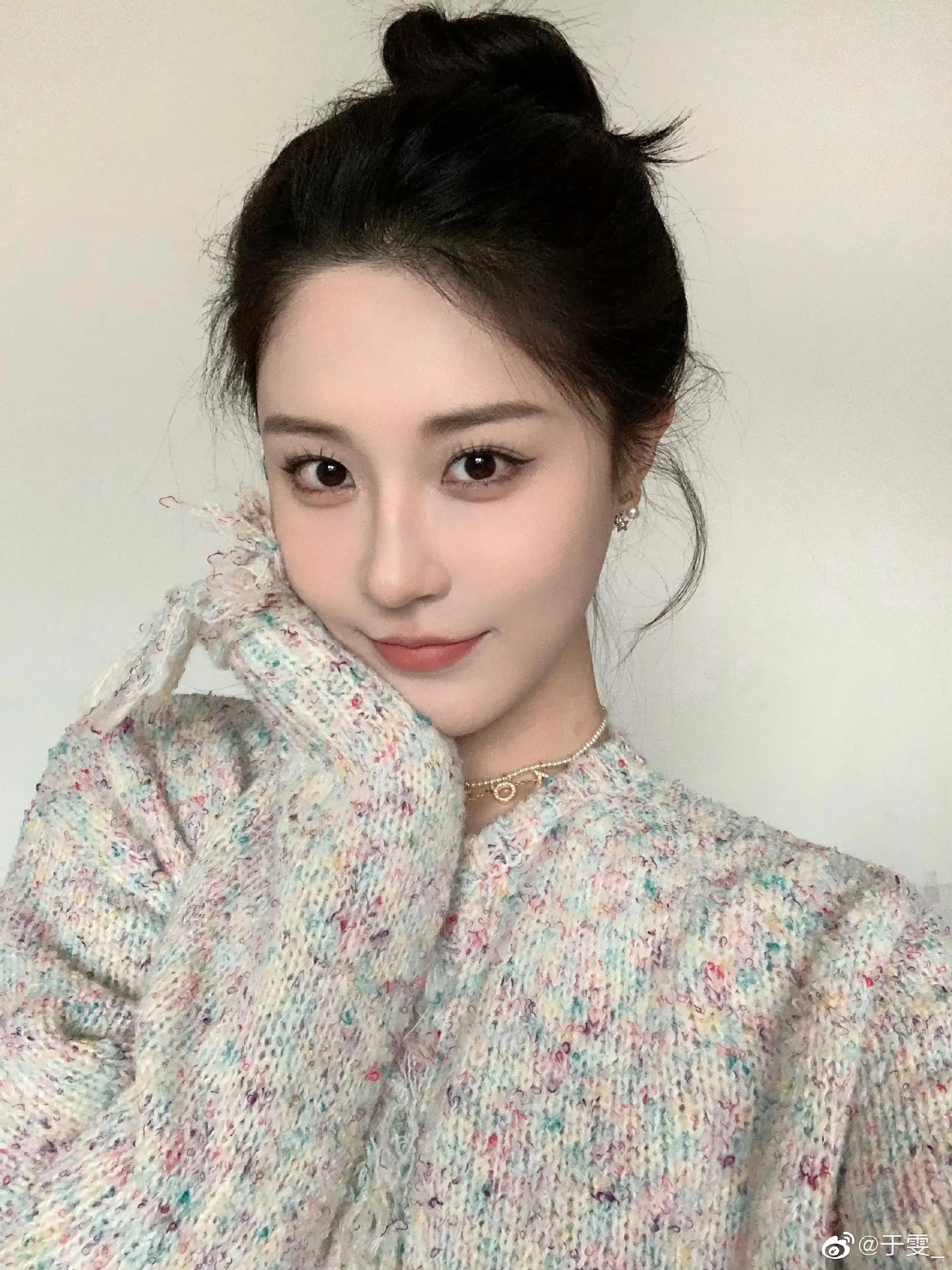 Yu Wen's cute eyes - iNEWS