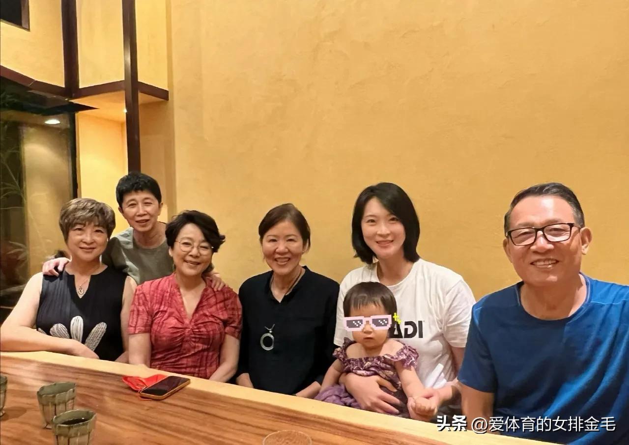 Hui Ruoqi brings her daughter to reunite with Director Lang!The two are ...