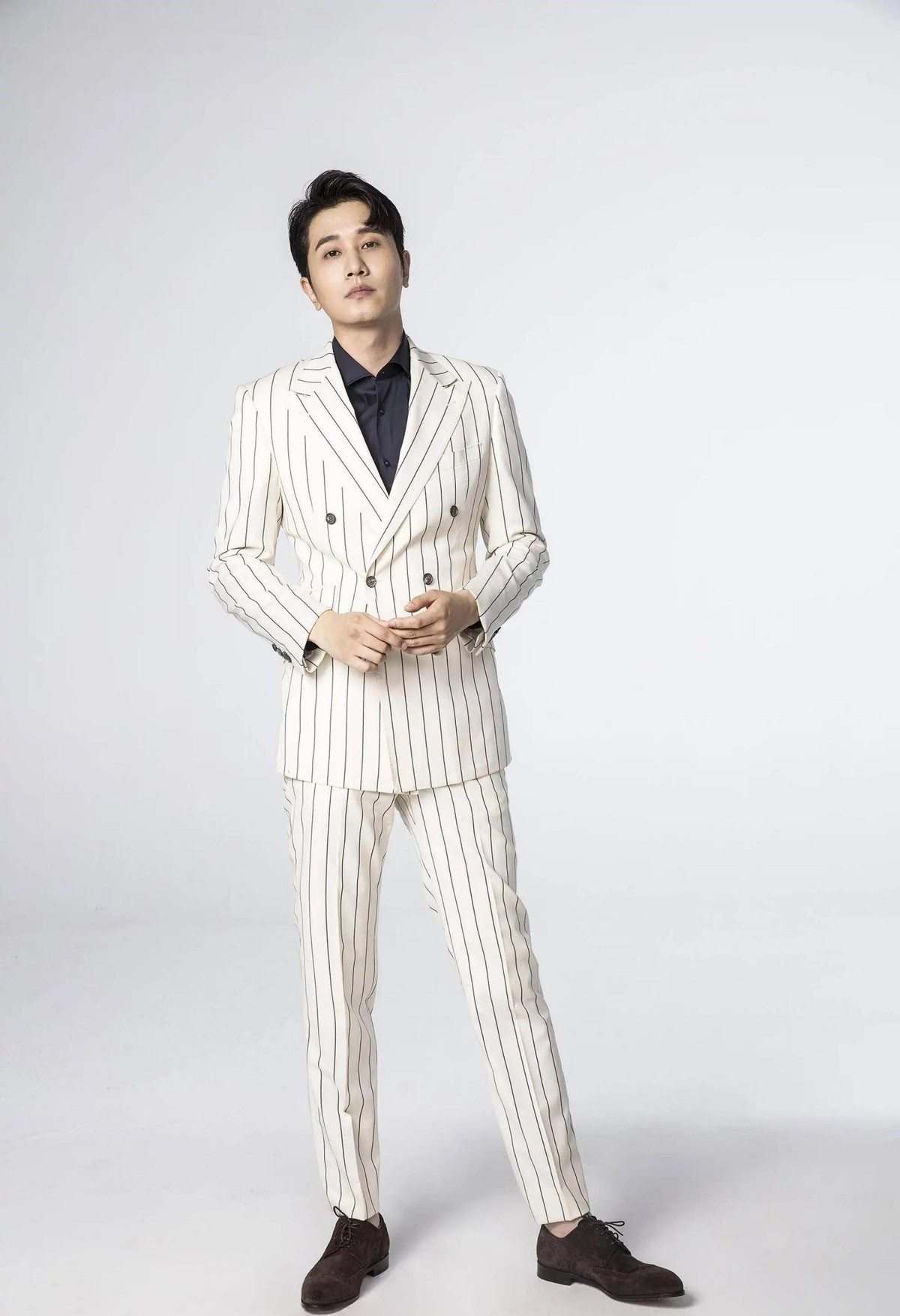 12 male stars who are over 185 tall, all "stand out from the crowd ...