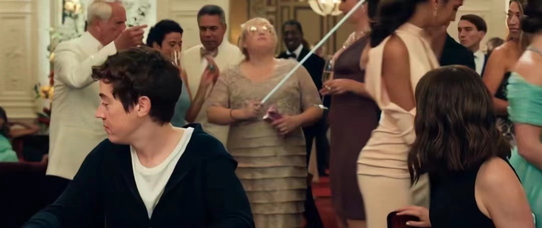 The competition between two female swindlers arouses the emotional ...