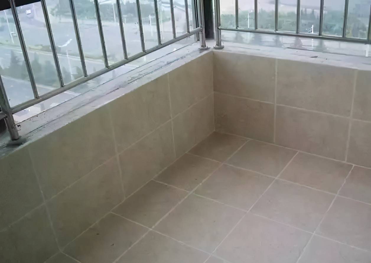 How to deal with the water seepage problem by the balcony window? Let ...