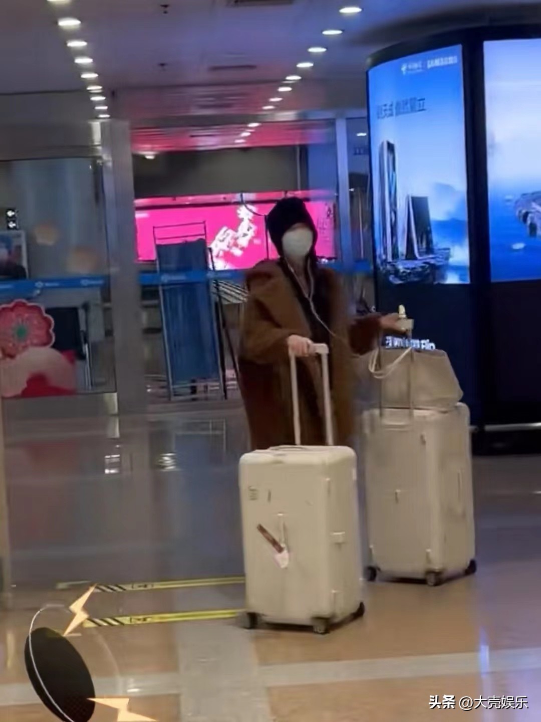 16-year-old Li Yan returned to China on vacation. Netizens said that ...