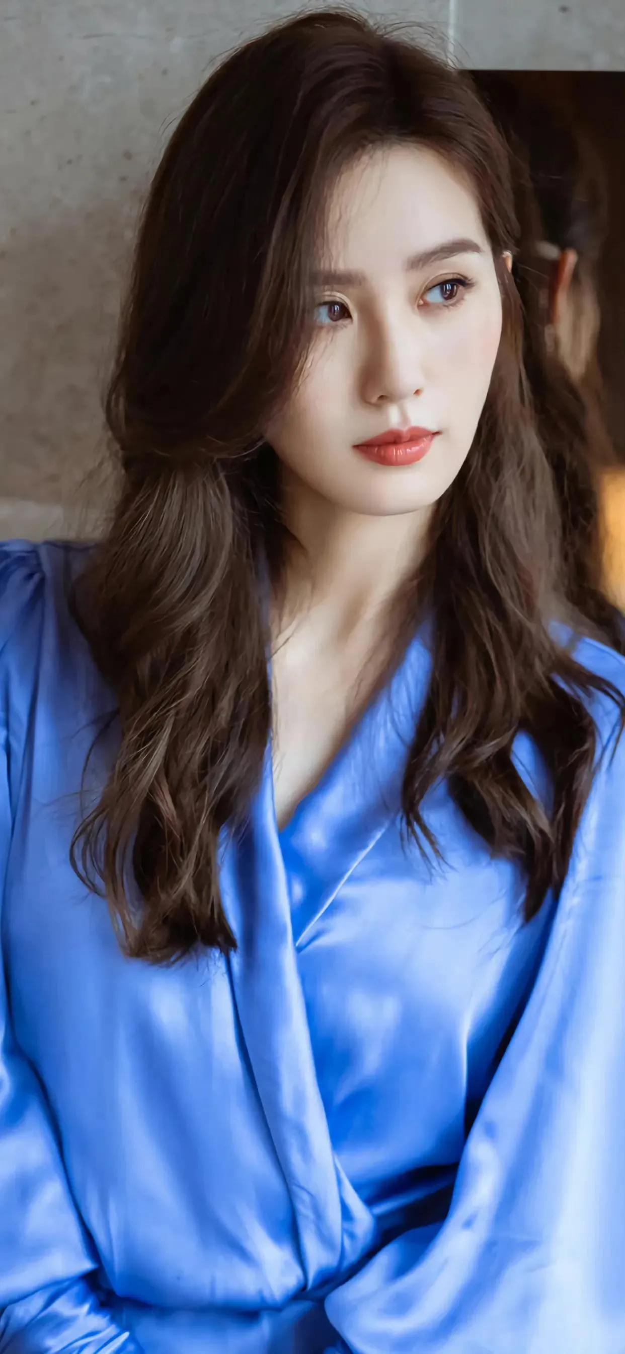 10 Female Celebrities With Flat Faces, But More and More - iNEWS