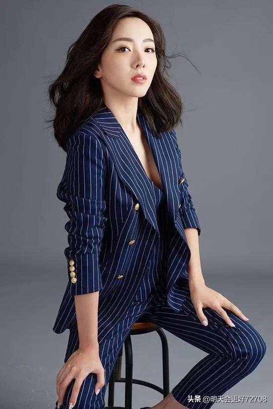 The most beautiful CCTV goddess: Li Sisi - iMedia