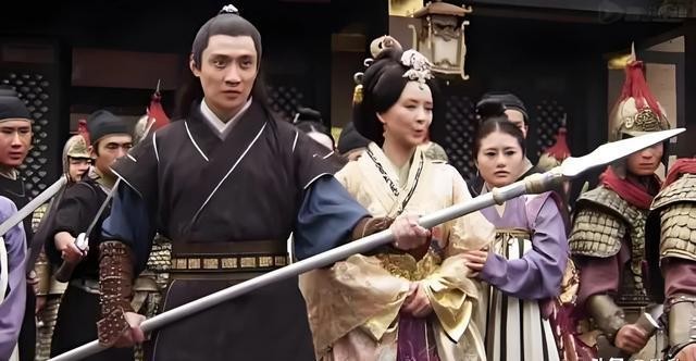 No wonder Luo Song never showed his real martial arts skills. Look who ...
