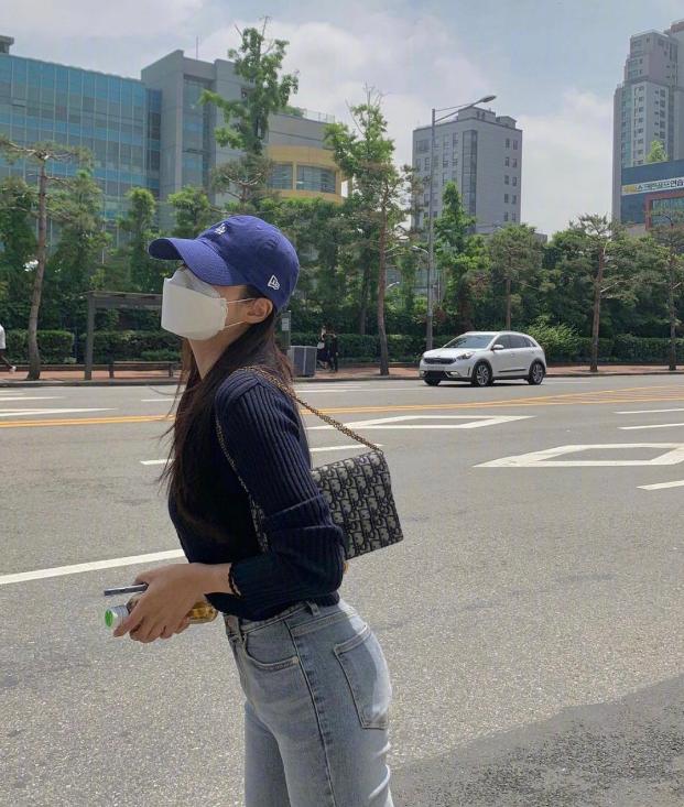 Korean ins fashion bloggers can be casual, temperamental, or ...