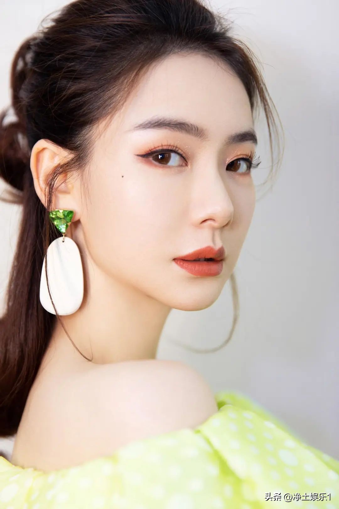 Qi Wei's old photos, amazing time - iNEWS