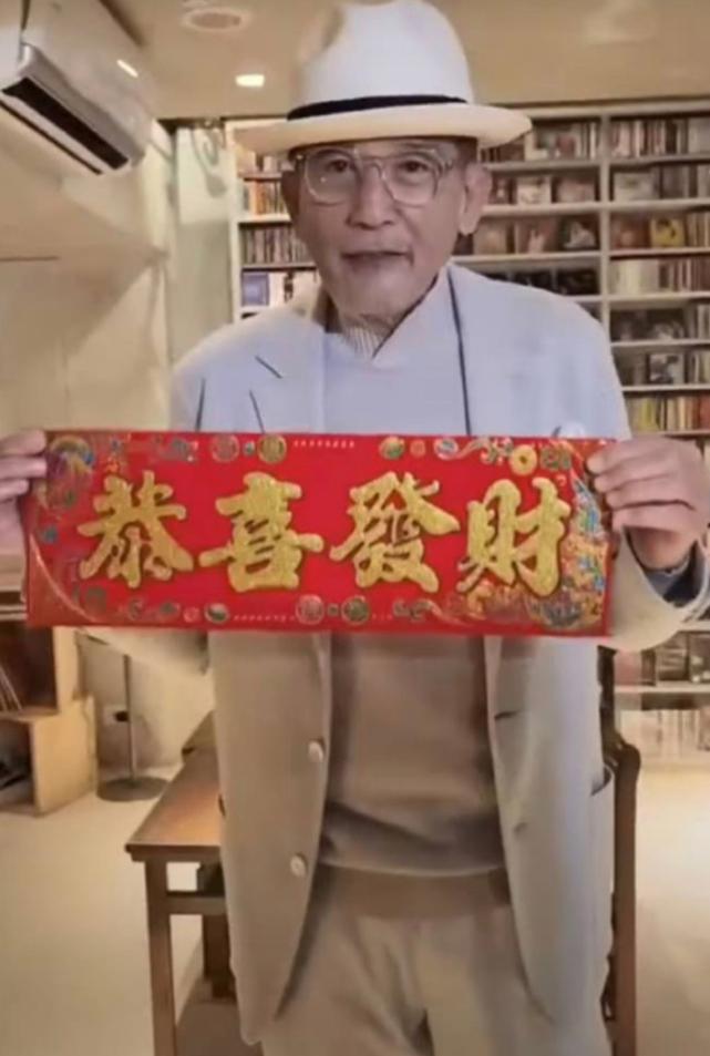 76-year-old Qin Han seldom showed up to pay New Year's greetings, and ...