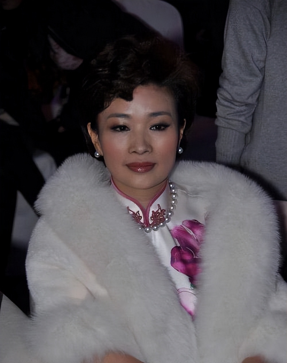 Hu Jie: From a career woman to returning to the family, what has she experienced? - iNEWS