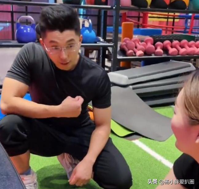 Chen Yanan's rare live broadcast of fitness, to promote the "new ...