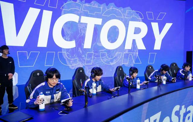 KPL's first playoff team was born!eStar3-2 smashed WE, but "completed ...