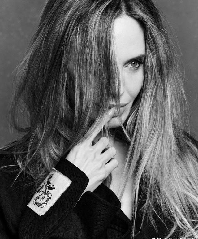 Angelina Jolie promotes new film "Maria", the superstar returns with ...