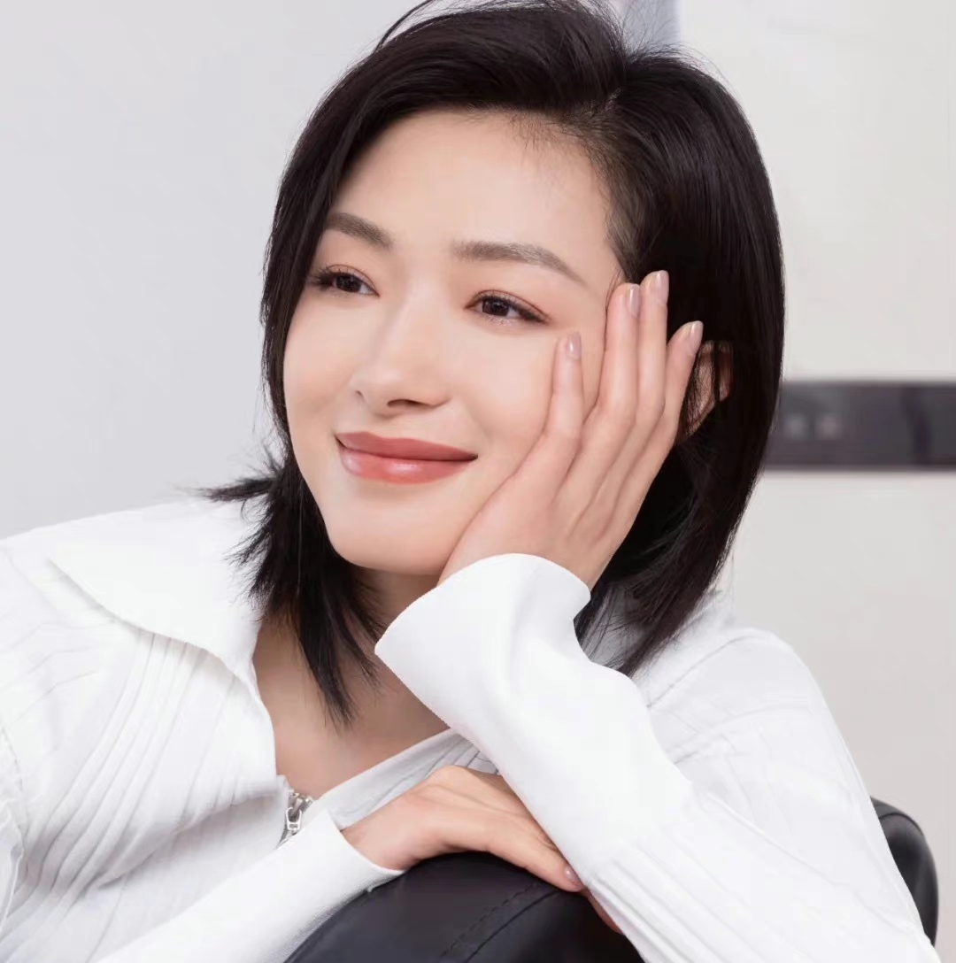Wan Qian has officially announced a new drama, playing Jiang Xin's ...