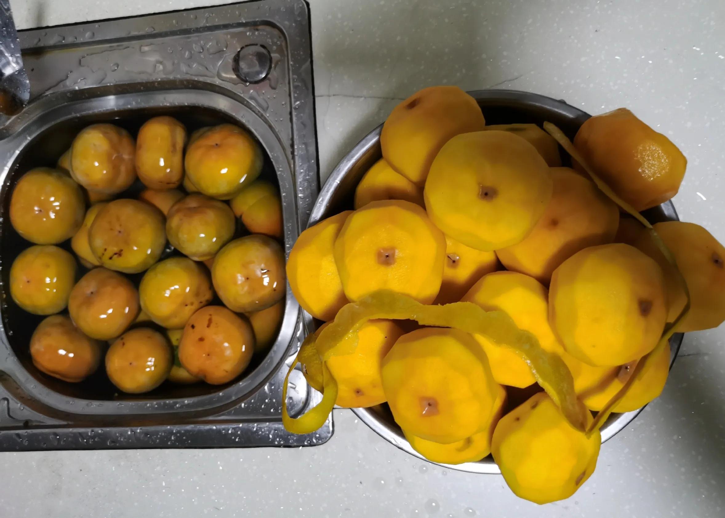 Picking persimmons to make persimmons in frost season - iNEWS