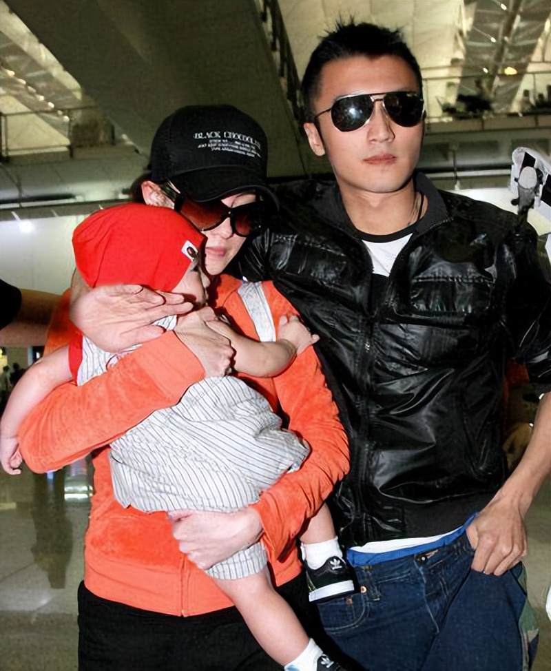 Faye Wong and Nicholas Tse hold hands in the same frame, the people who were tempted when they ...