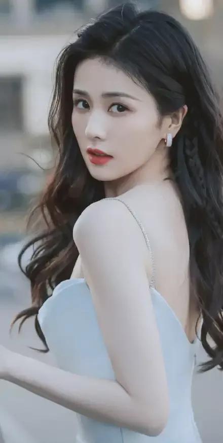 Bailu won the Most Popular Young Actress Award, and many years of hard ...