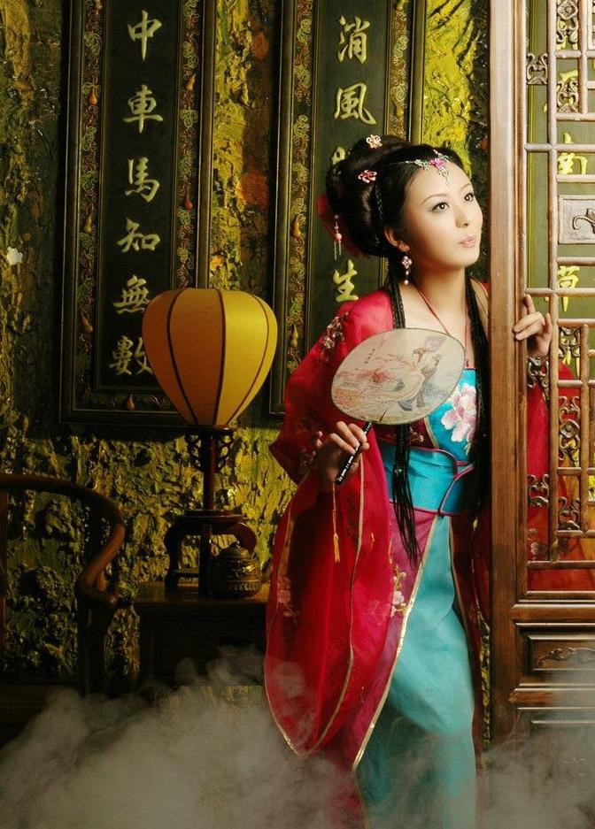 Yan Xuan fills in the lyrics to describe love, mourning and walking alone at the foot of Goddess ...