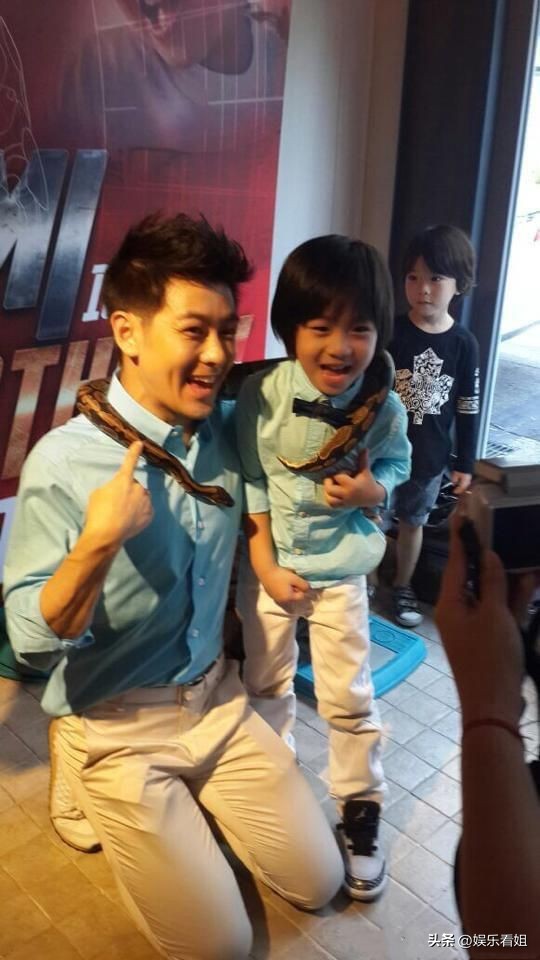 So warm!Lin Zhiying's wife took photos to celebrate her son's birthday ...