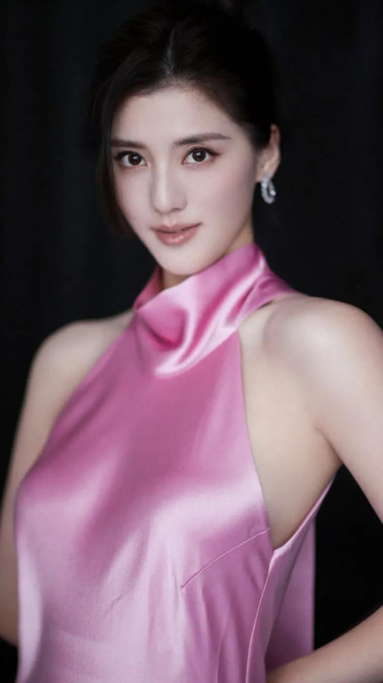 Sexy and charming - Karena Ng - iMedia