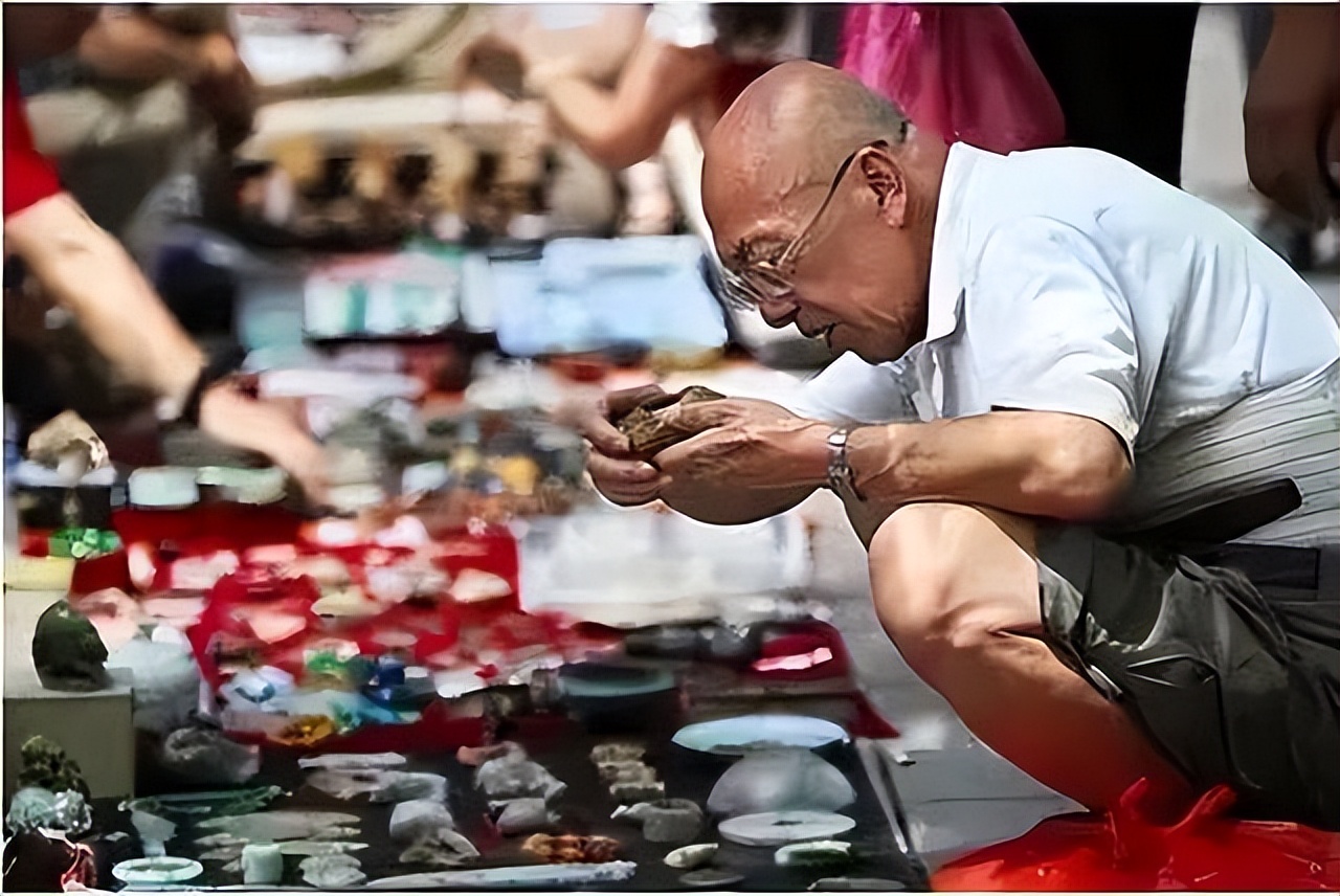 He spent 500,000 to make a fake, and after identification, it sold 220 ...