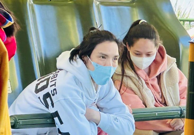 Guo Biting's family played Disney, queued for half an hour and was ...