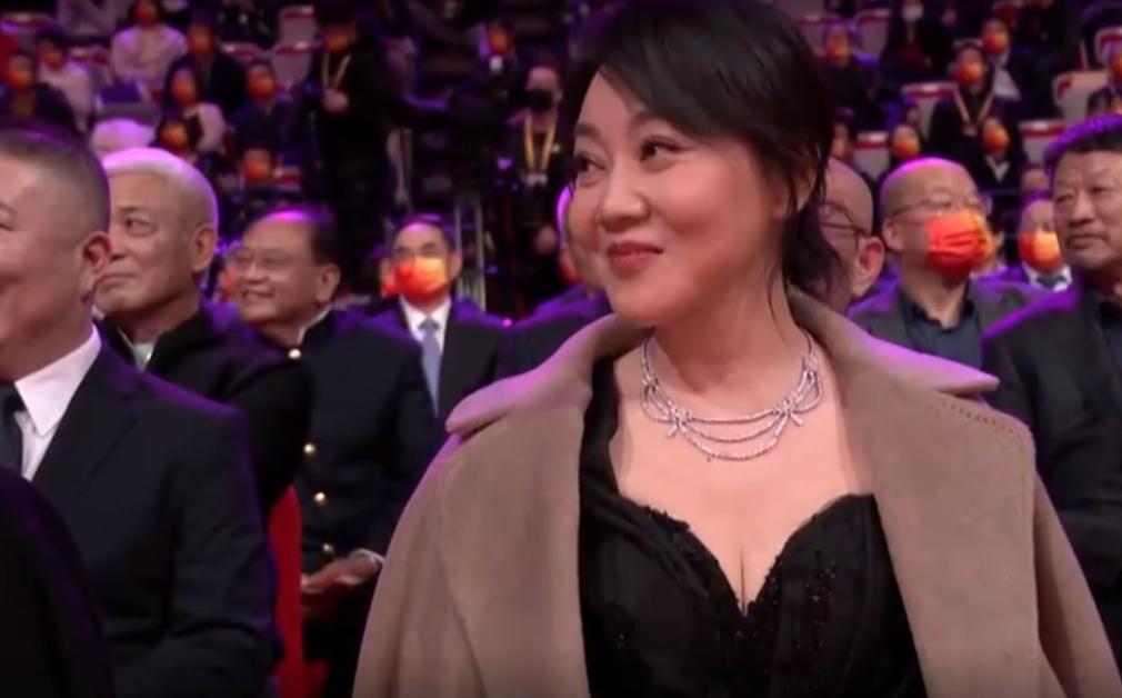 Tong Yao wore Gao Ding 7 years ago in a low-key manner, and it seemed ...