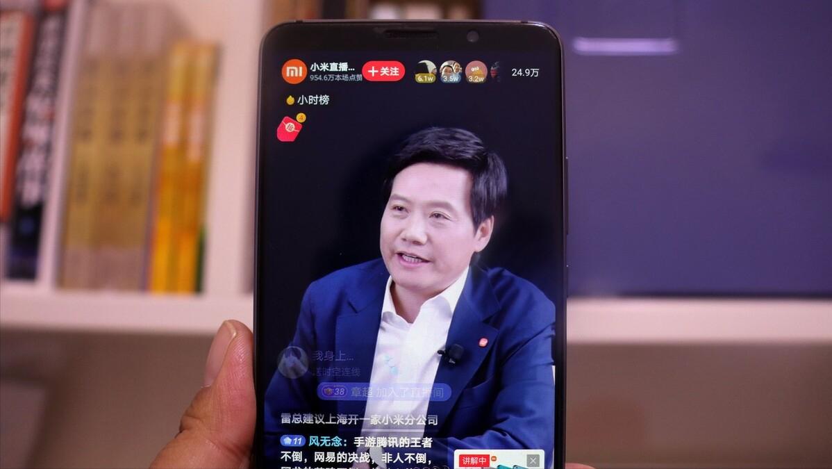 Internet celebrity Ren Zeping touches porcelain Lei Jun - iNEWS