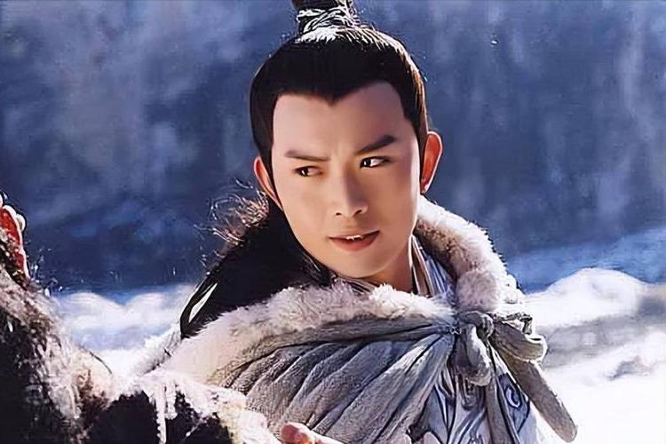 49-year-old Huang Haibing swaggered down the red carpet, twisted his ...