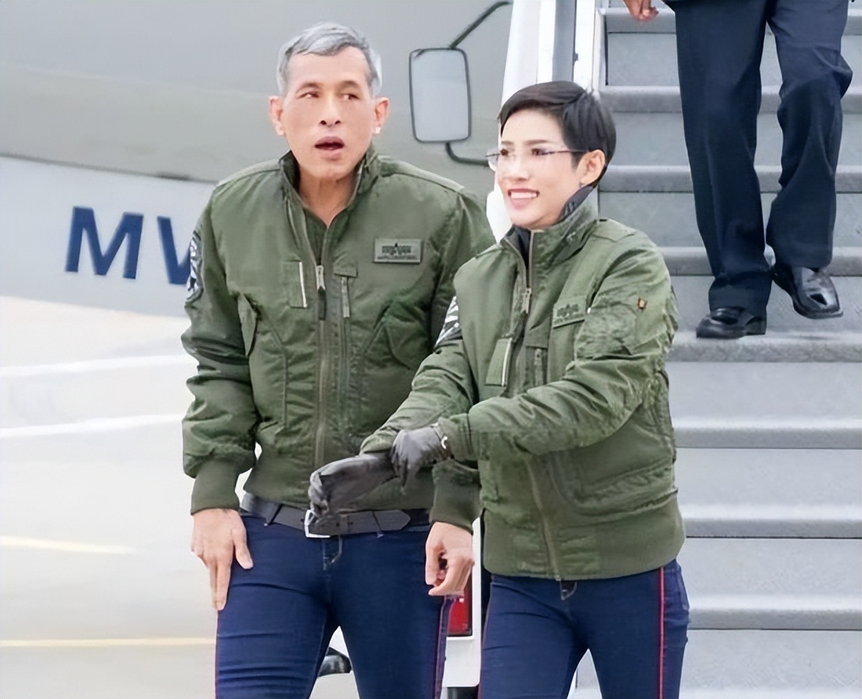 Sinina aired a group photo poster in a high-profile manner, showed King ...