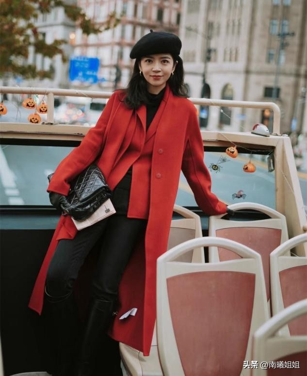 These girls think they are very fashionable, but in fact they are very ...