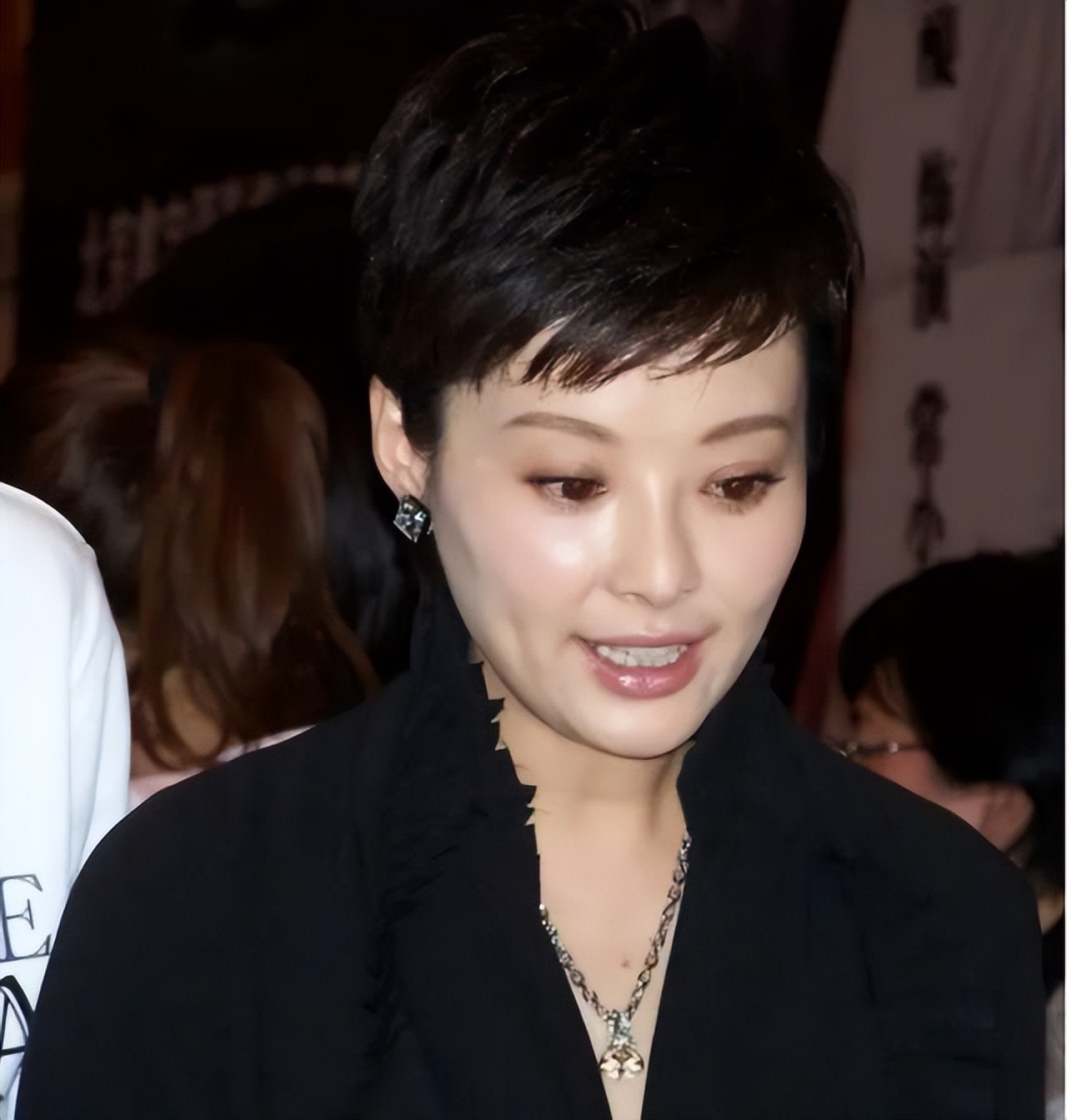 "Queen of loneliness" Yuan Li, has also come to today - iNEWS