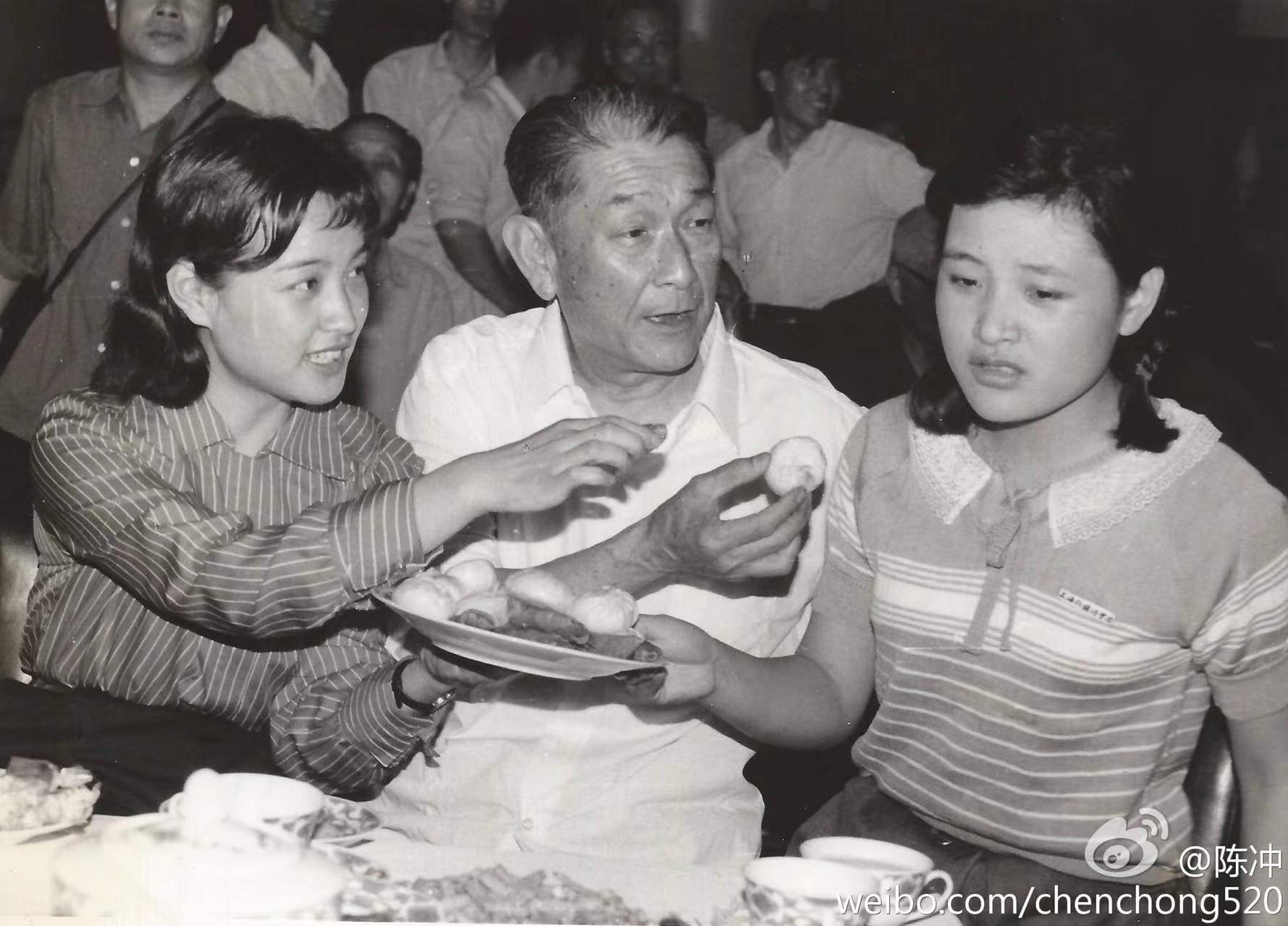 Actor Chen Chong sent a message to mourn his mother, with delicate and ...