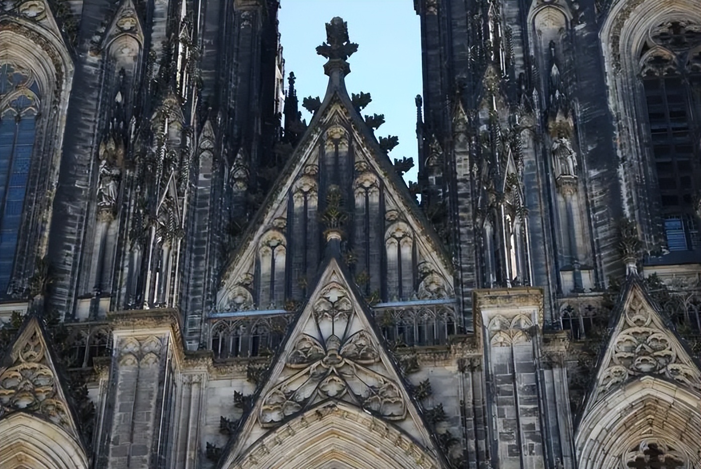 Explore the development of German Gothic architecture - iMedia