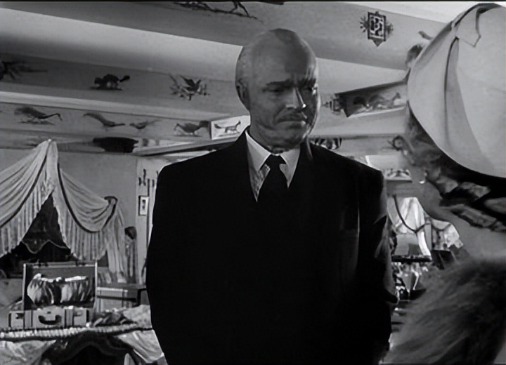 The movie "Citizen Kane" tells the life of the protagonist Kane, giving ...