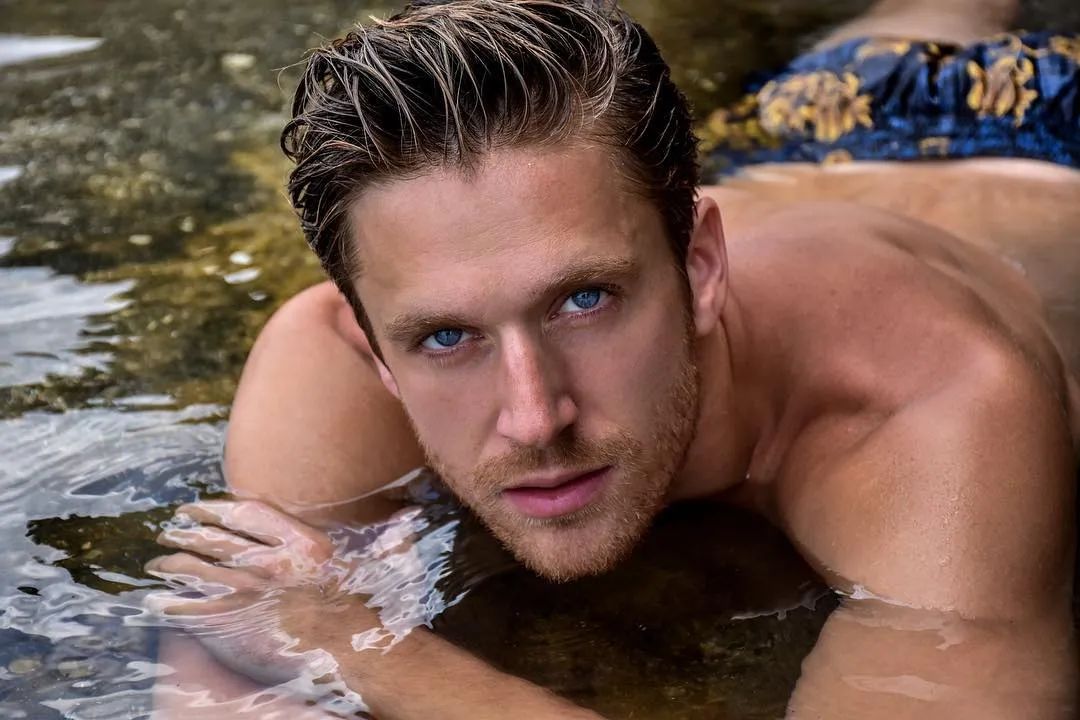 Australian male model Rogers is a fan of spicy chicken, does this count ...