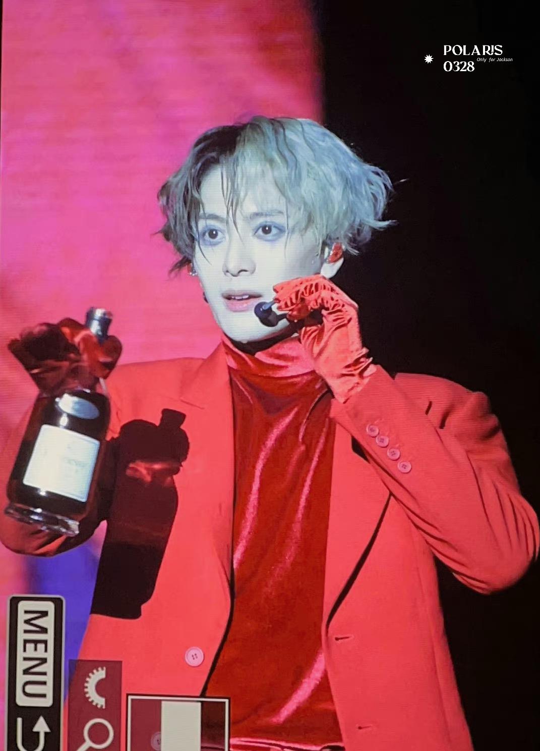 He Youjun, Prince Jiaer, caused fans to scream, and the atmosphere was ...