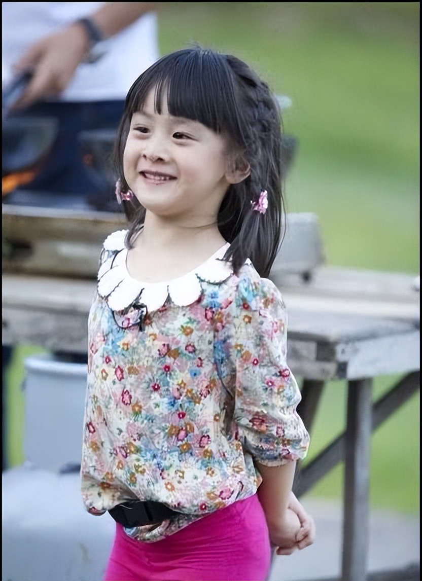 Wang Shiling, who was "abandoned" by Li Xiangyang, has a pair of long legs that are thin and ...