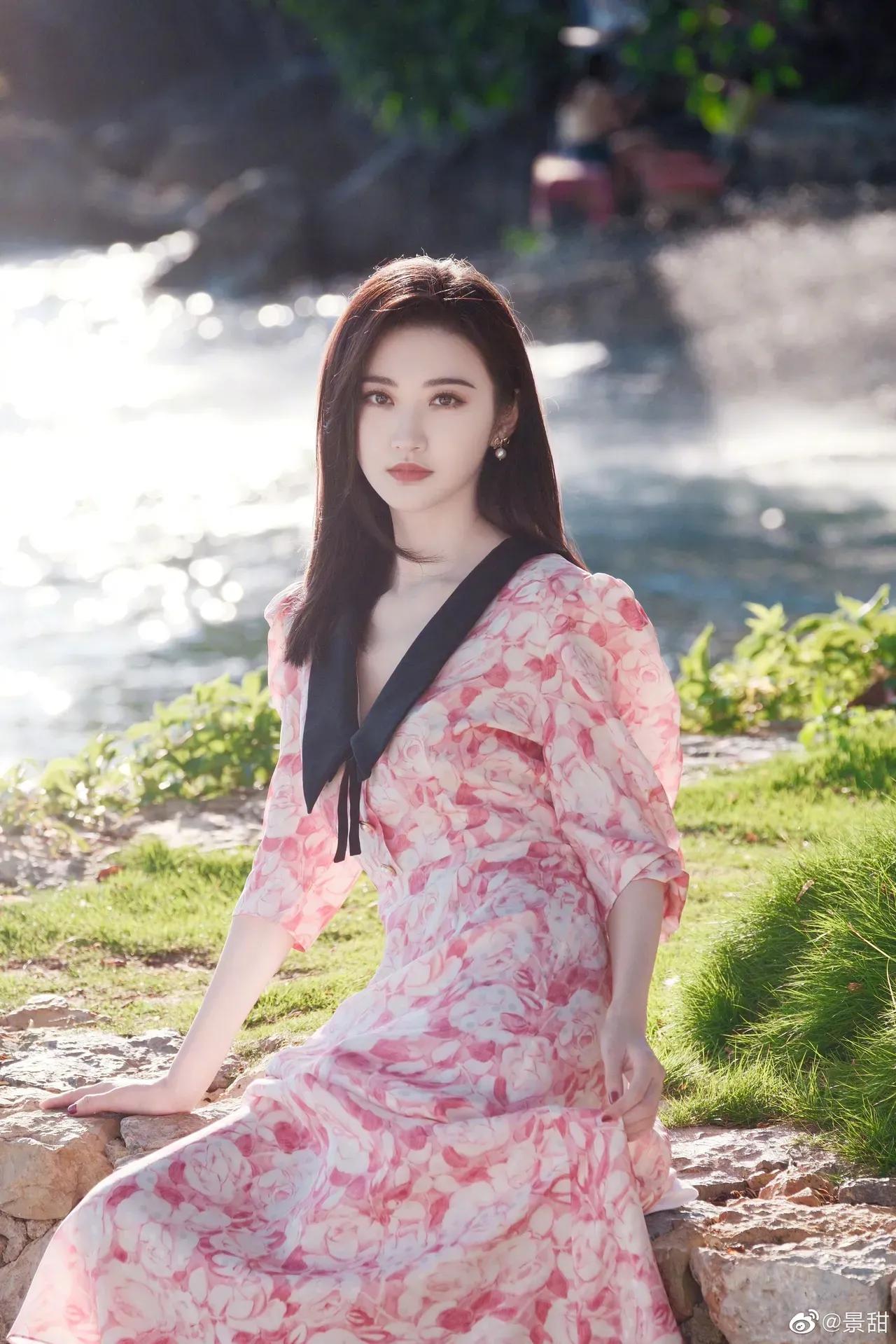 Jing Tian's private clothes - iNEWS