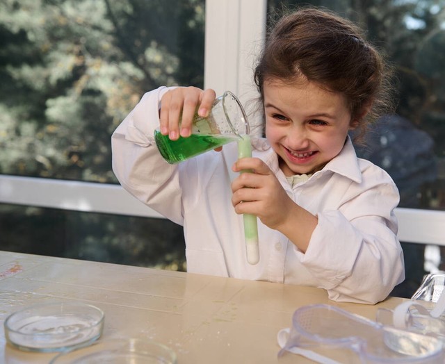 Potassium and water react: A chemical wonder that produces a spark - iNEWS