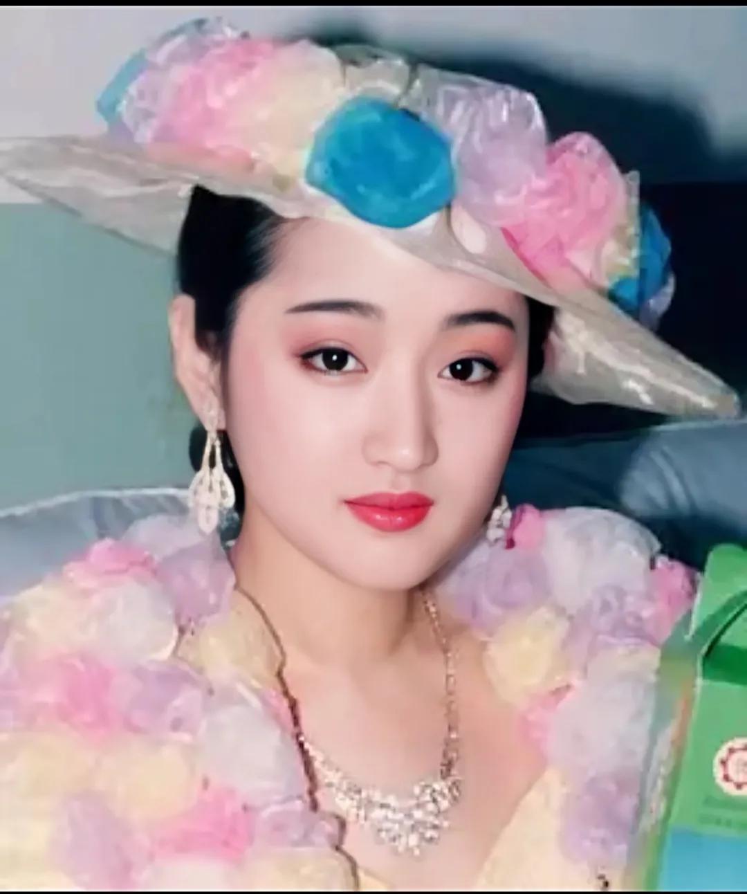 Sweet song queen Yang Yuying: After becoming famous, she fell in love with a smuggler, but now ...