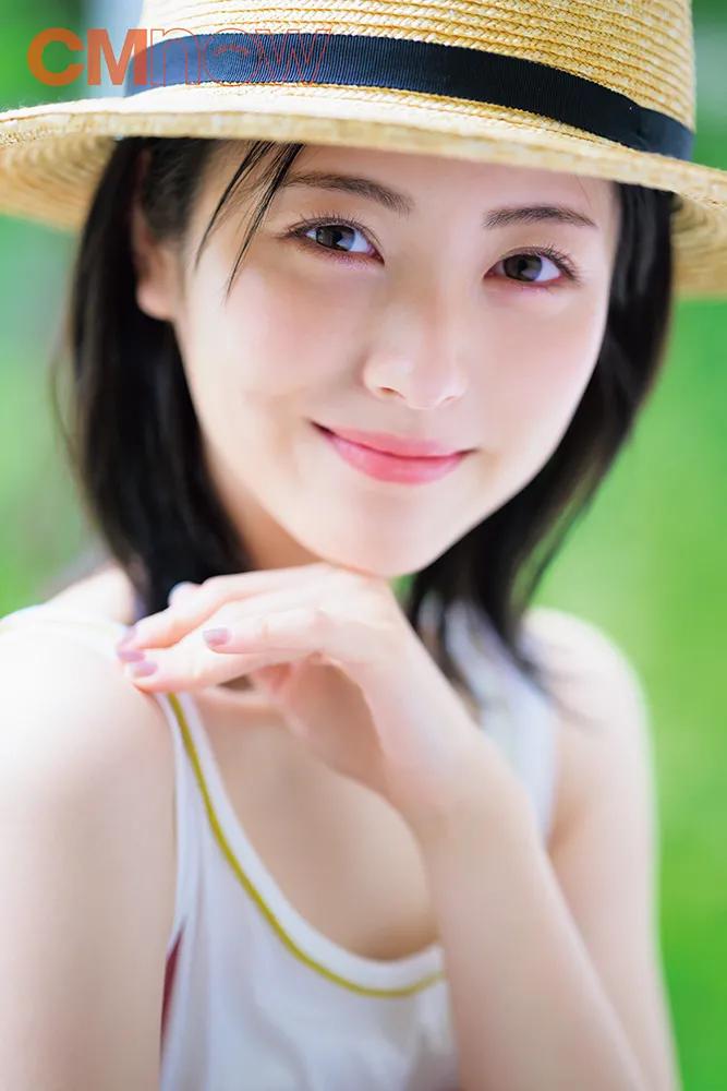 Photo album of Japanese post-zero actress Hamabe Minami, with snowy ...