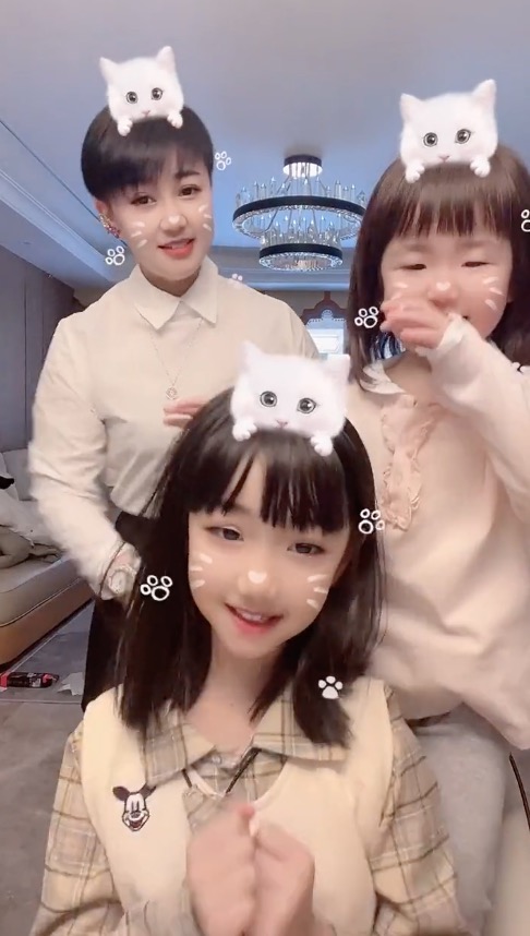 Yang Shulin's wife exposes her baby, and the daughter of Bi Chang suspects that she helps with ...