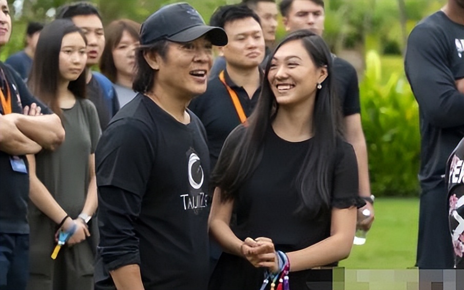 56-year-old Jet Li made a rare appearance, with wrinkles on his face ...