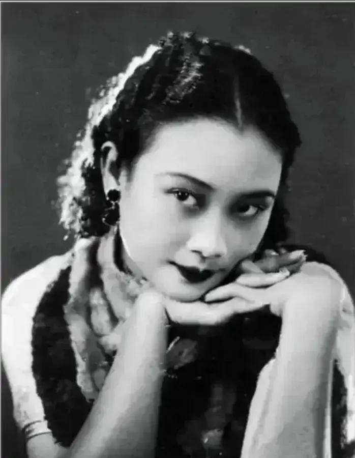 Hu Die's native family is so happy, her parents and concubine are very ...