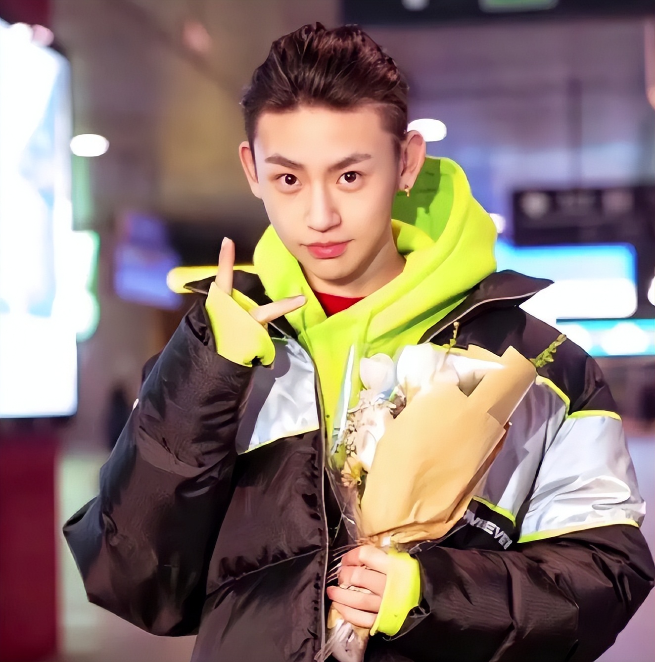 Wang Linkai apologized for throwing cigarette butts. It is true that a ...