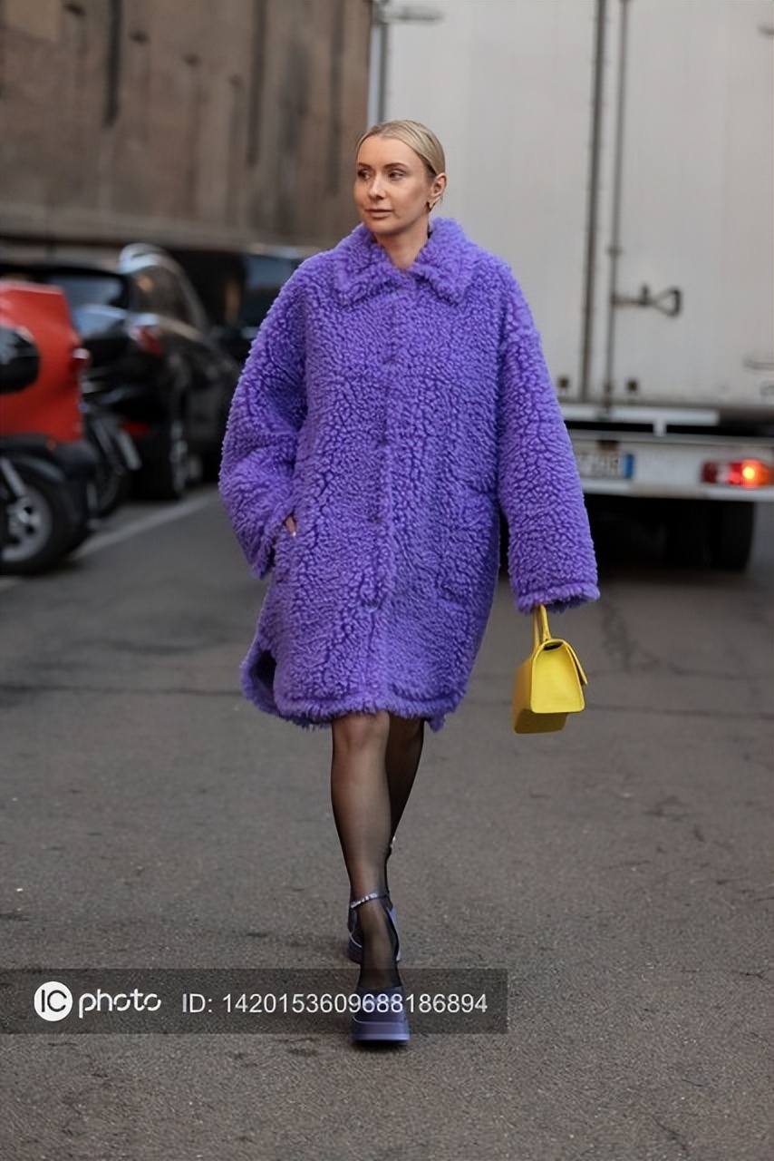 Stockings gaudy?French women use it instead of pants in winter ...