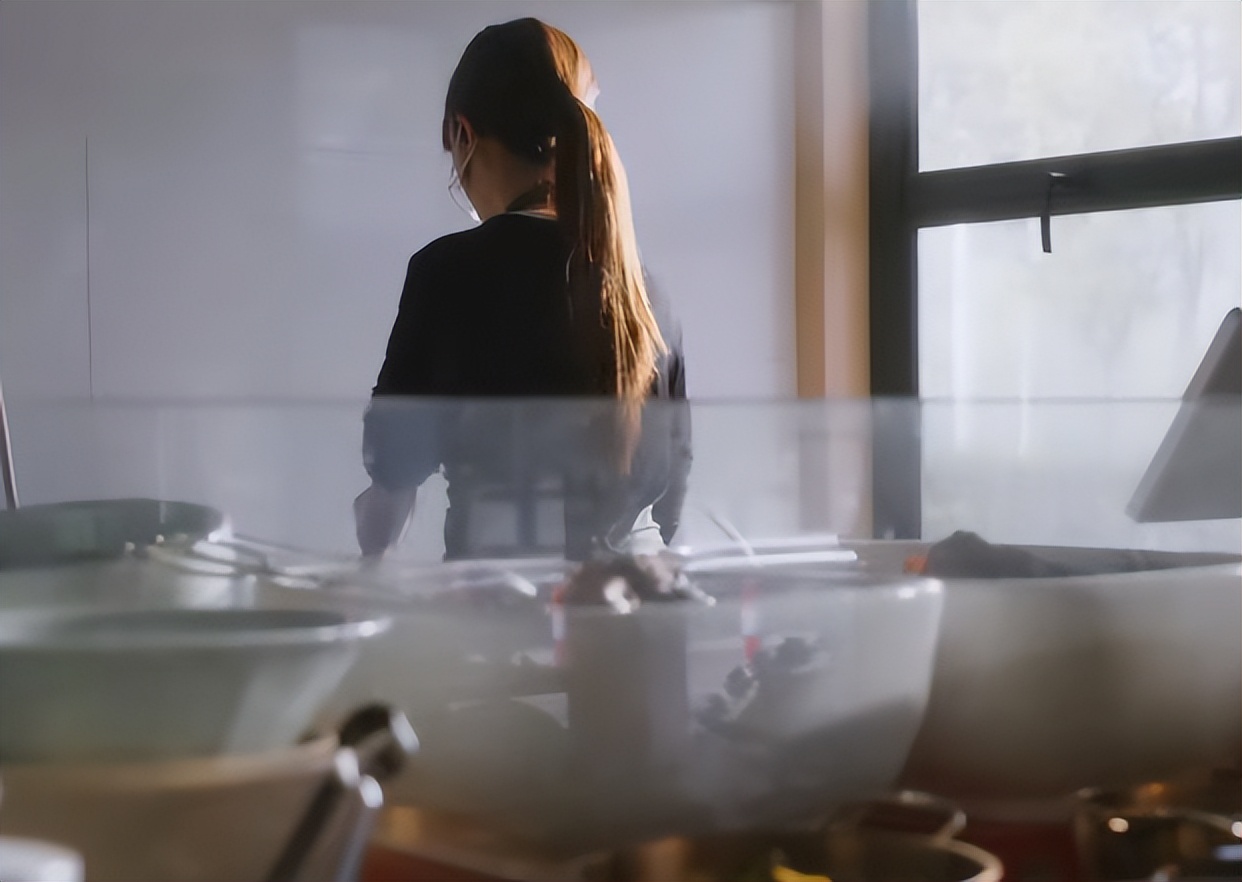 "The Back Wave": chaotic plot and contradictory character design, no ...