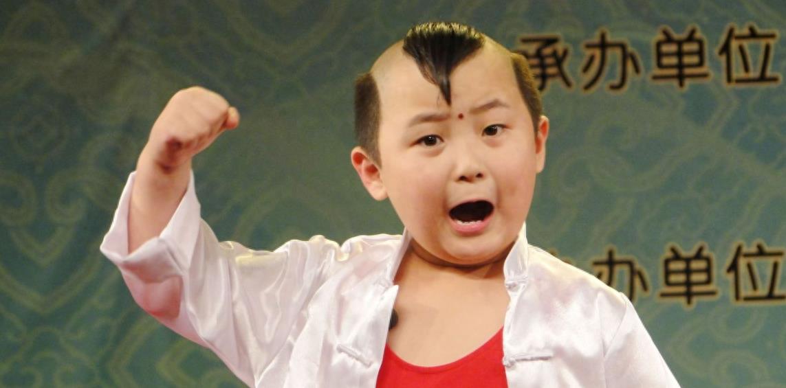 Deng Minghe, who went to the Spring Festival Gala at the age of 6 and ...
