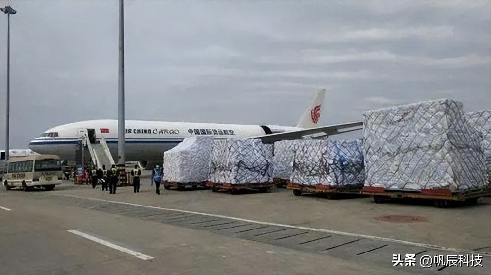 At the last moment, Huawei's special plane urgently returned 120 ...