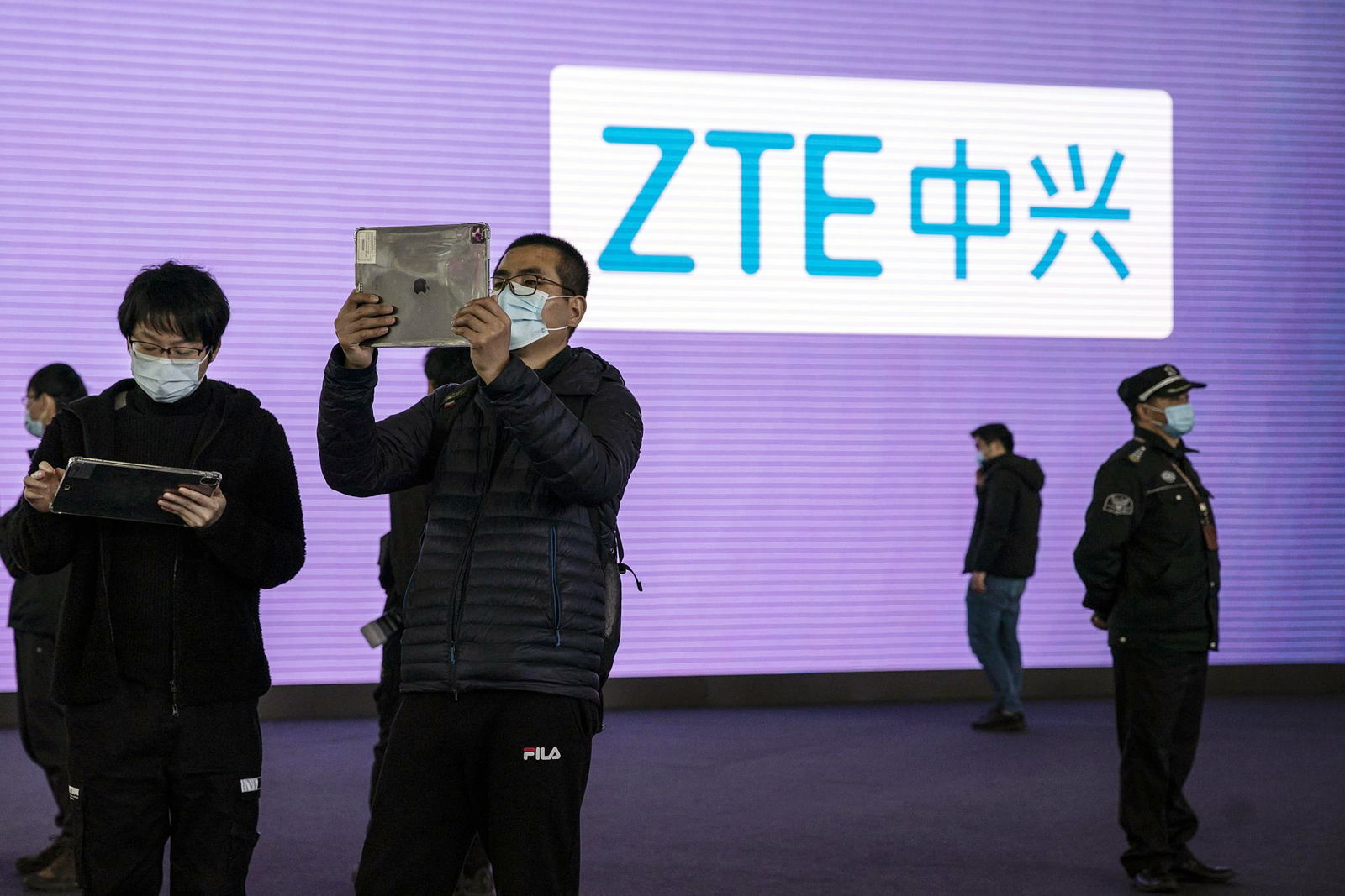 Make 5G with 5G?The "black technology" of the ZTE factory is too bright ...